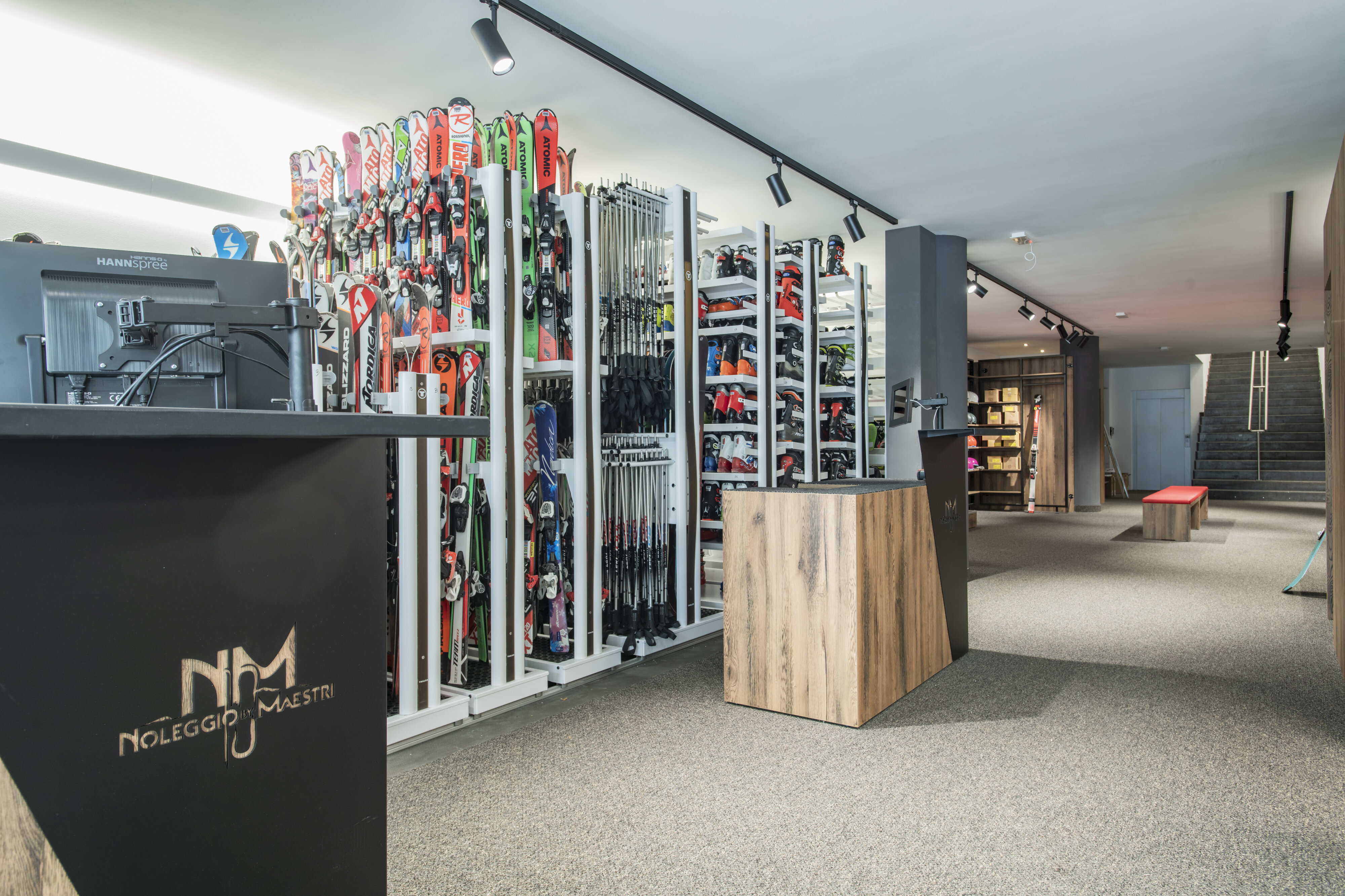 SKI RENTAL SHOP IN OPTIMAL ILLUMINATION | LEDVANCE